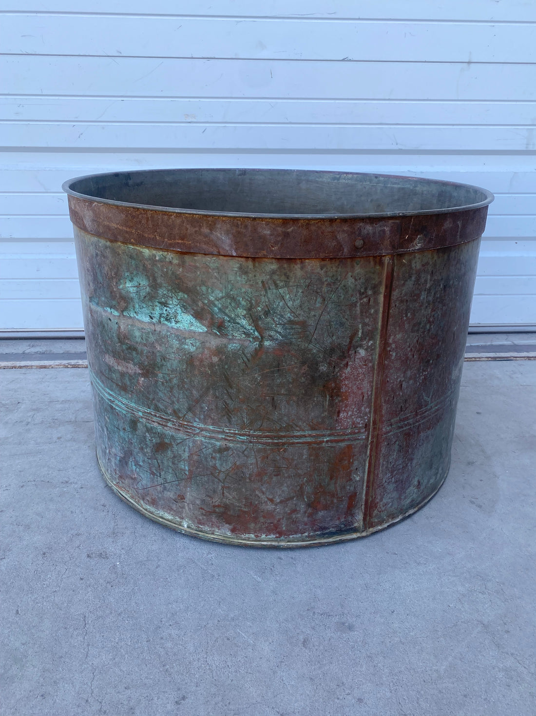 Round Metal Tub – Antiquities Warehouse of Grand Traverse